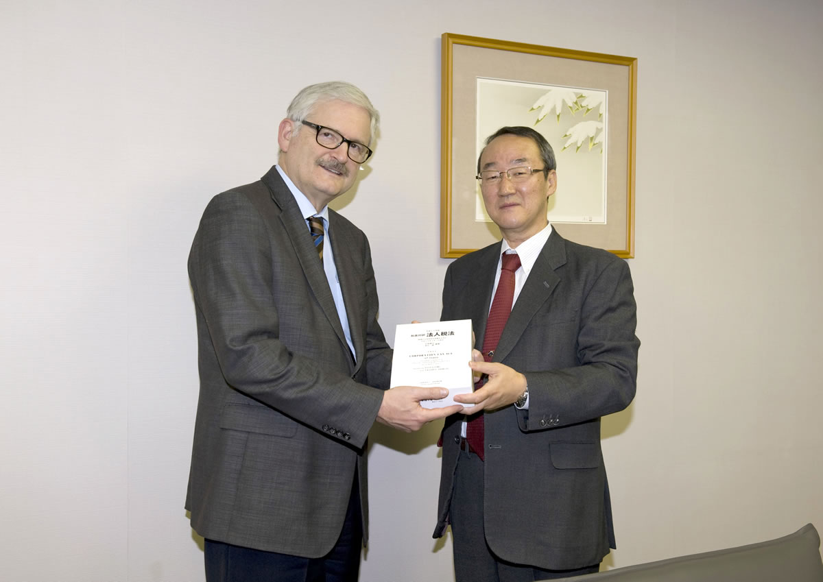 ドイツミュンヘン大学法学部長のレーナー教授（Prof. Dr. Moris LEHNER）ご夫妻が租税資料館を表敬訪問されました（11月6日 ...
