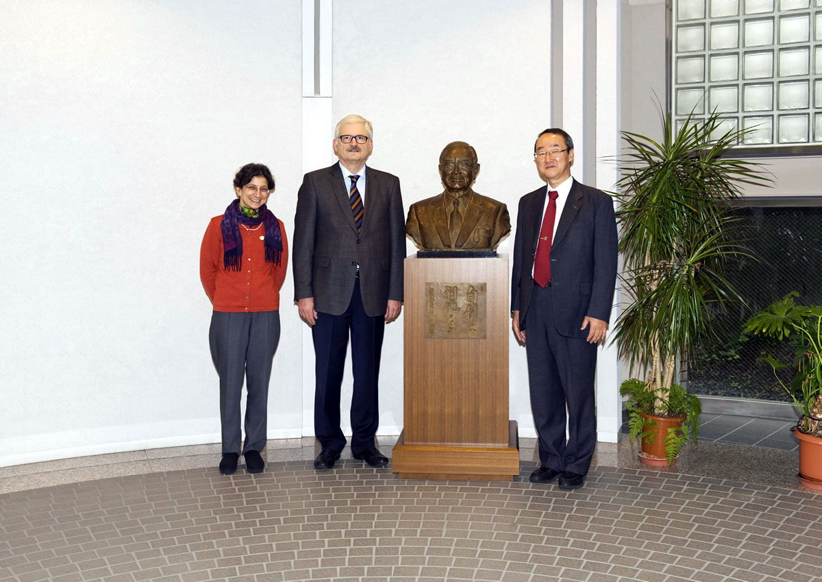 ドイツミュンヘン大学法学部長のレーナー教授（Prof. Dr. Moris LEHNER）ご夫妻が租税資料館を表敬訪問されました（11月6日 ...